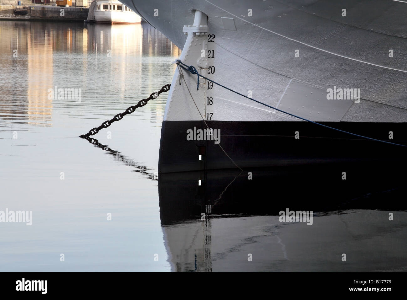 Water level marks on ship hi-res stock photography and images - Alamy