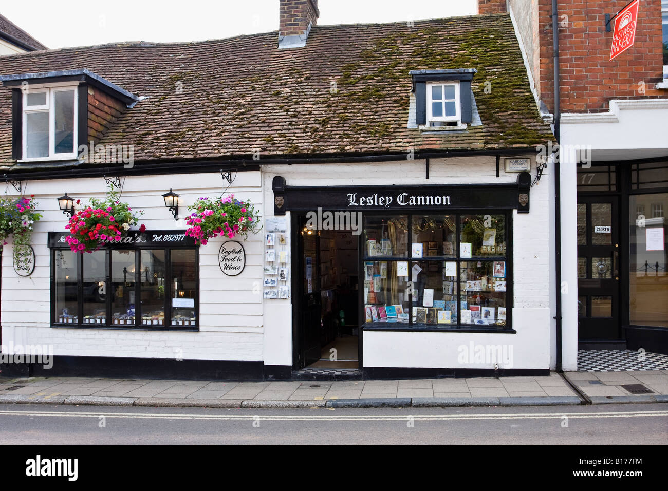 Quaint english shop hi-res stock photography and images - Alamy