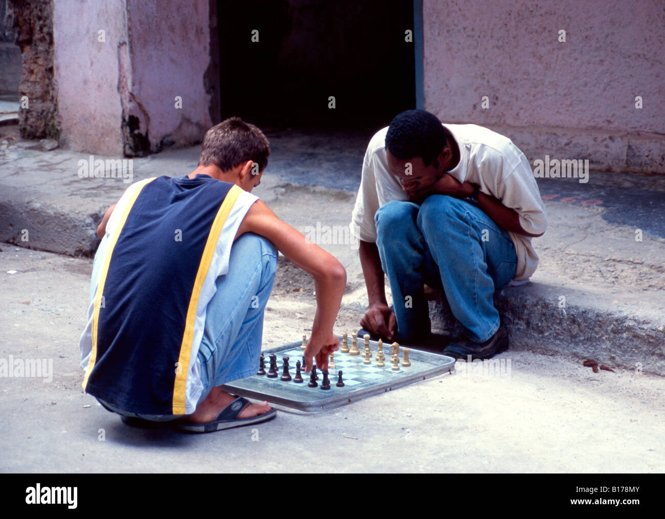Men playing chess in Havana Cuba Stock Photo - Alamy