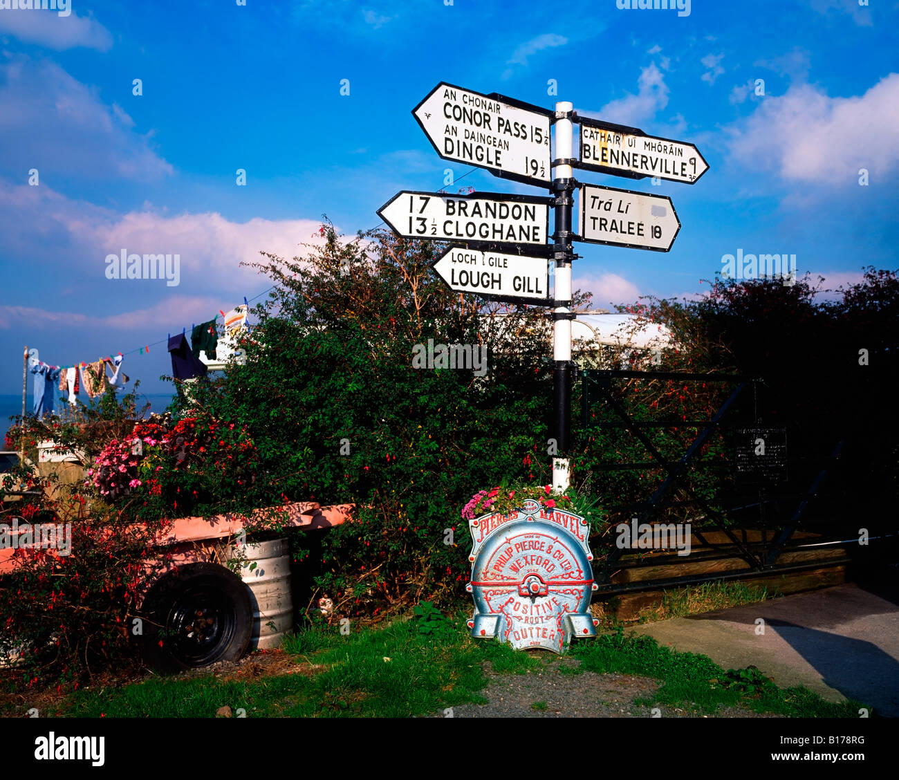 Ireland Gaelic Road Signs High Resolution Stock Photography and Images ...