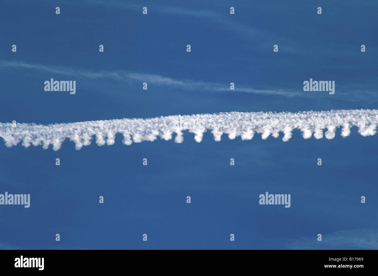 Jet contrail hi-res stock photography and images - Alamy