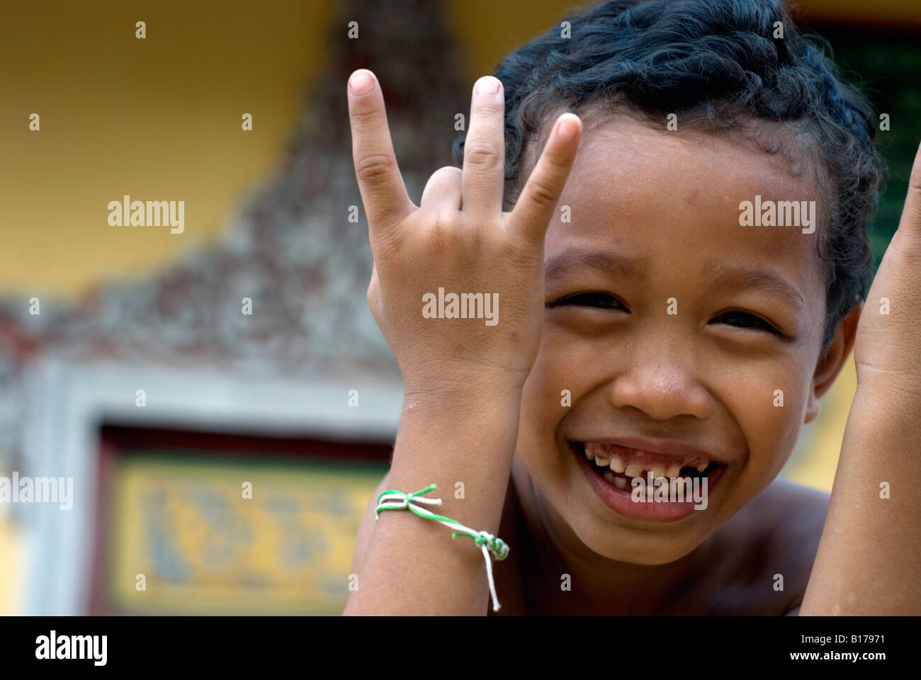 Cambodia Phnom Penh boy at wat saravann Stock Photo - Alamy