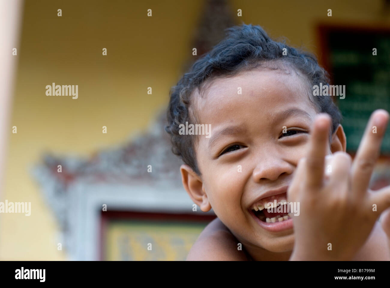 Cambodia Phnom Penh boy at wat saravann Stock Photo - Alamy