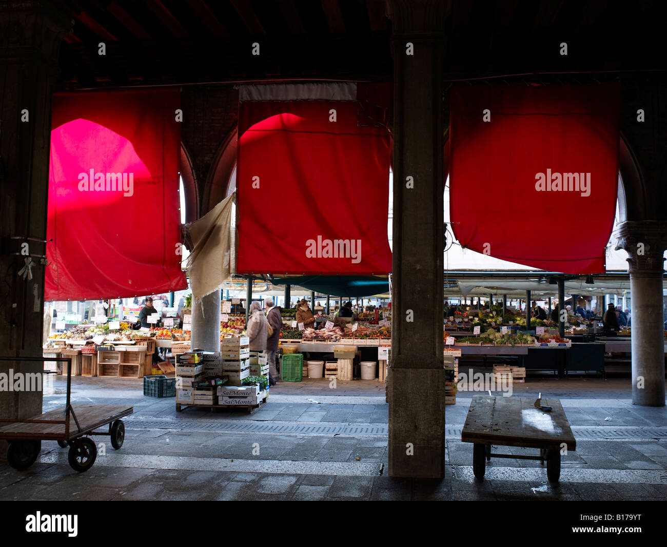 Venice market hall hi-res stock photography and images - Alamy