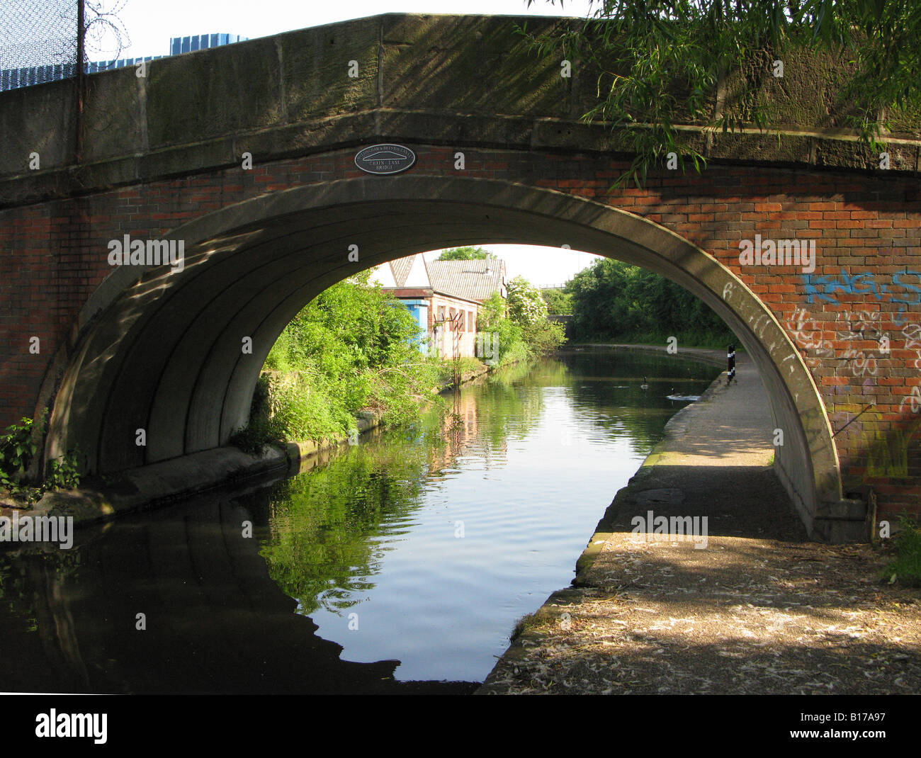 Chain Lane Bridge Stock Photo - Alamy