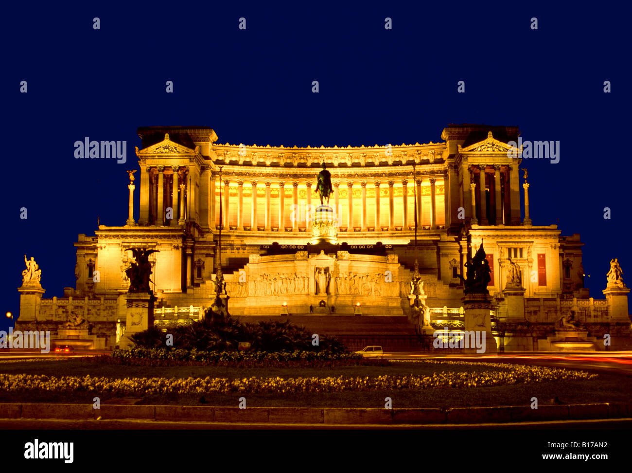 Night image of Altare della Patria Piazza Venezia Rome Italy Stock ...