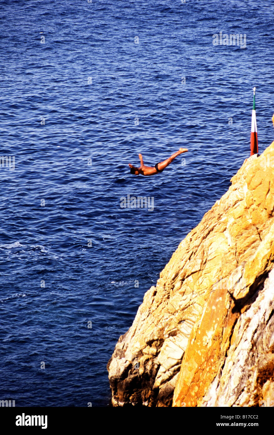 Cliff diving acapulco hi-res stock photography and images - Alamy