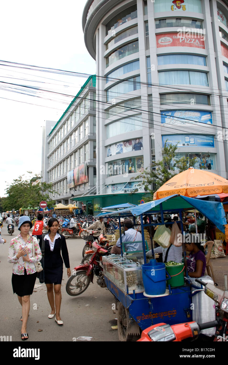 Cambodia Phnom Penh street scene with Sorya Mall Stock Photo - Alamy