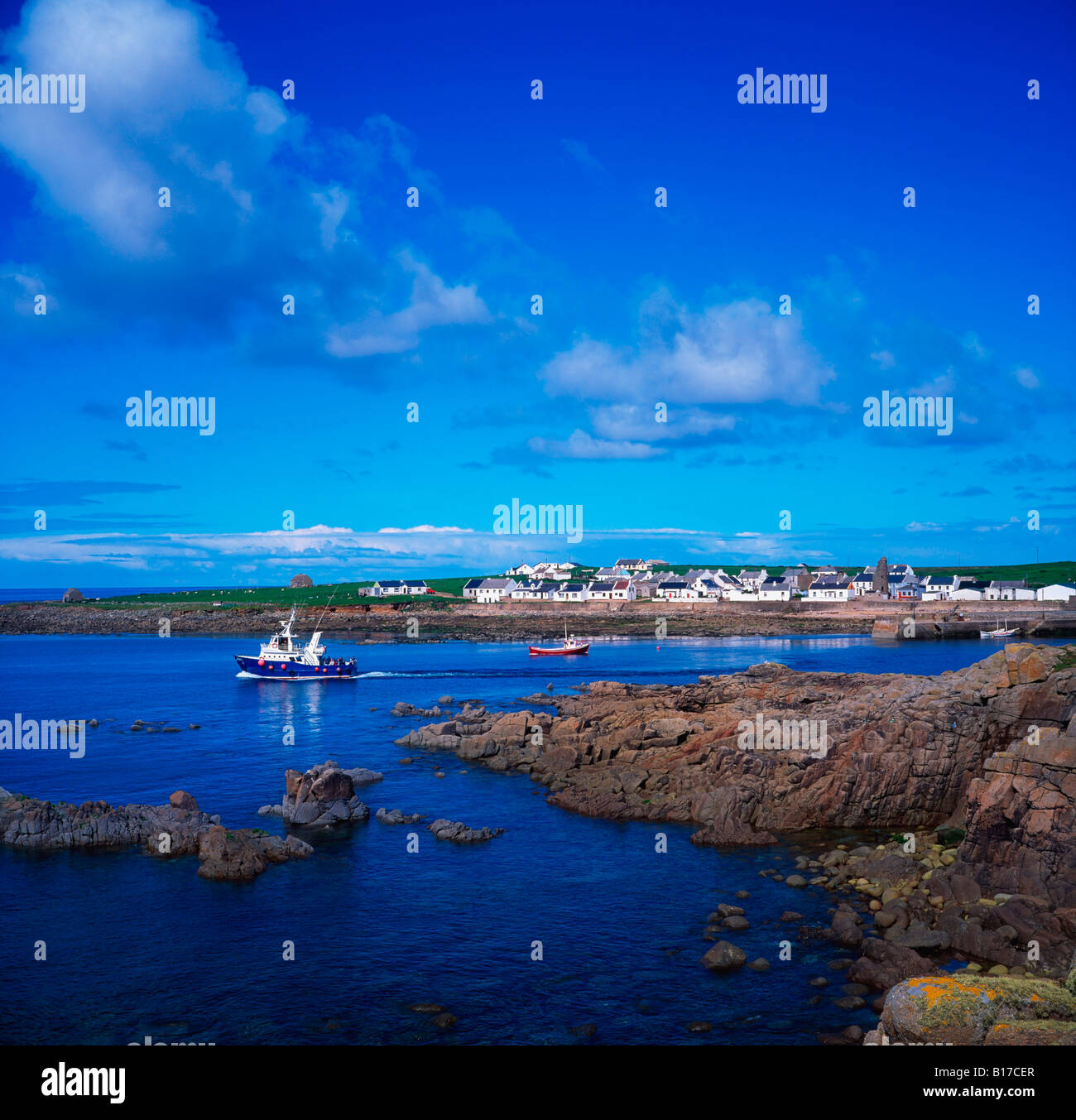 Tory island ferry hi-res stock photography and images - Alamy