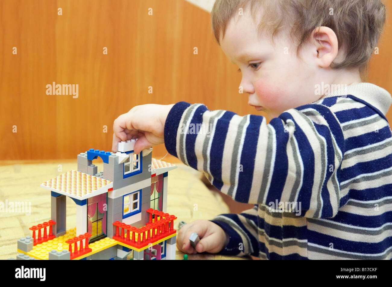 Children build construct house hi-res stock photography and images - Alamy