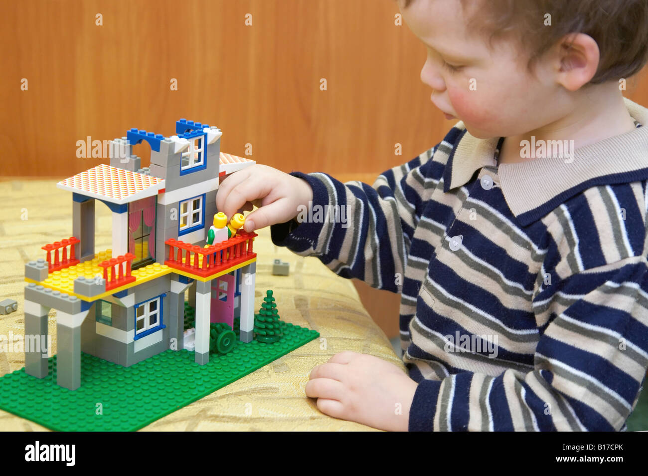 Children build construct house hi-res stock photography and images - Alamy