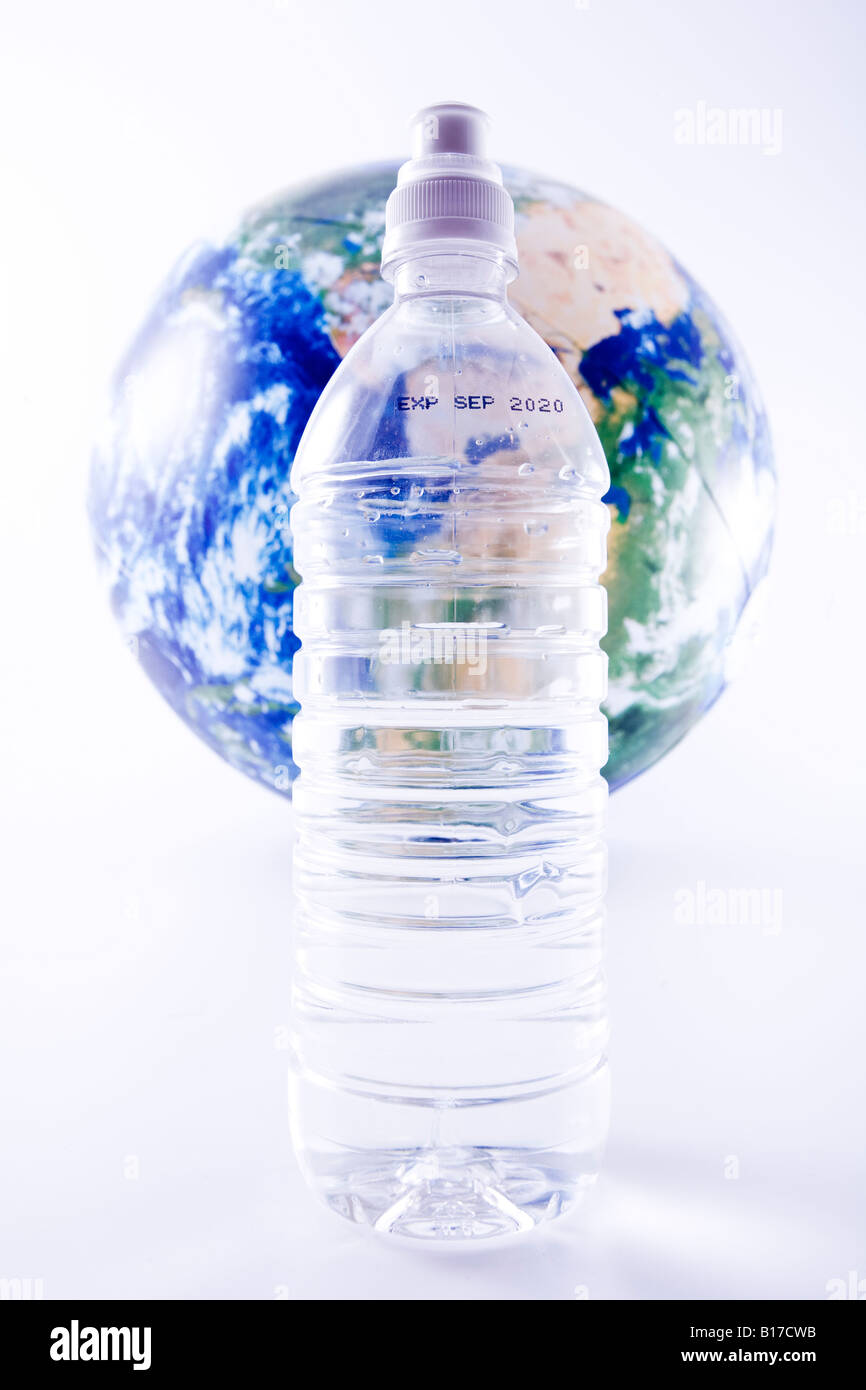 Mapsglobesandflags hi-res stock photography and images - Alamy