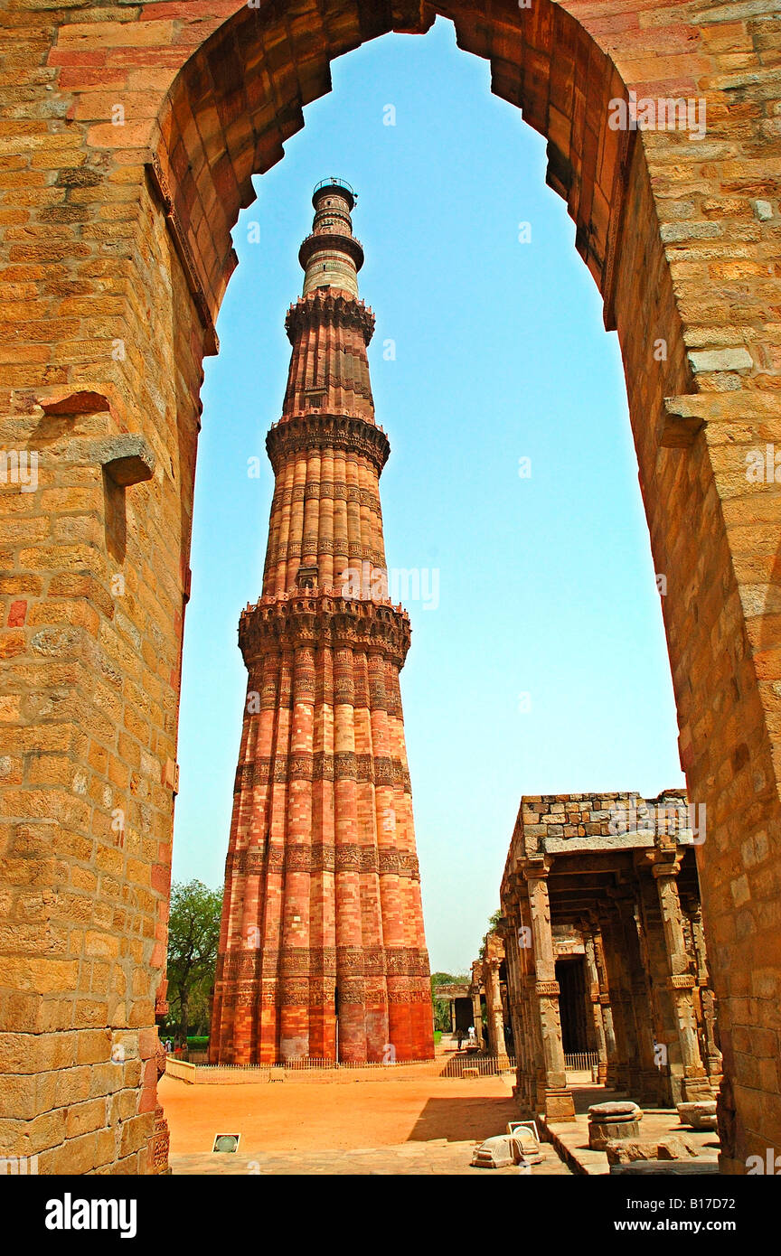 India sights qutub minar delhi hi-res stock photography and images - Alamy