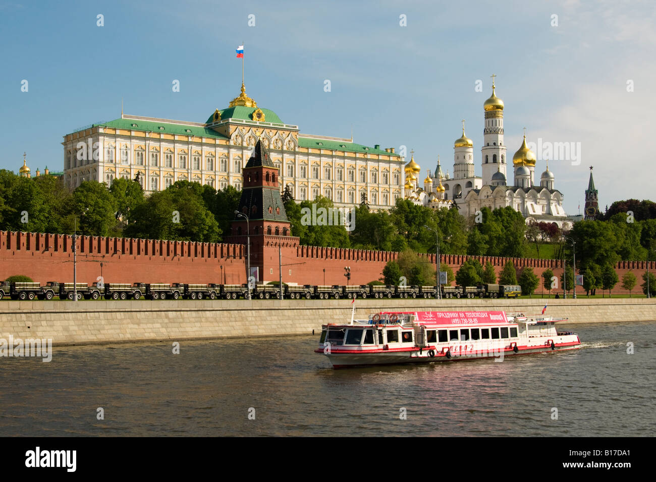 A tour boat sails past the walls of the Kremlin, Moscow, Russia Stock ...