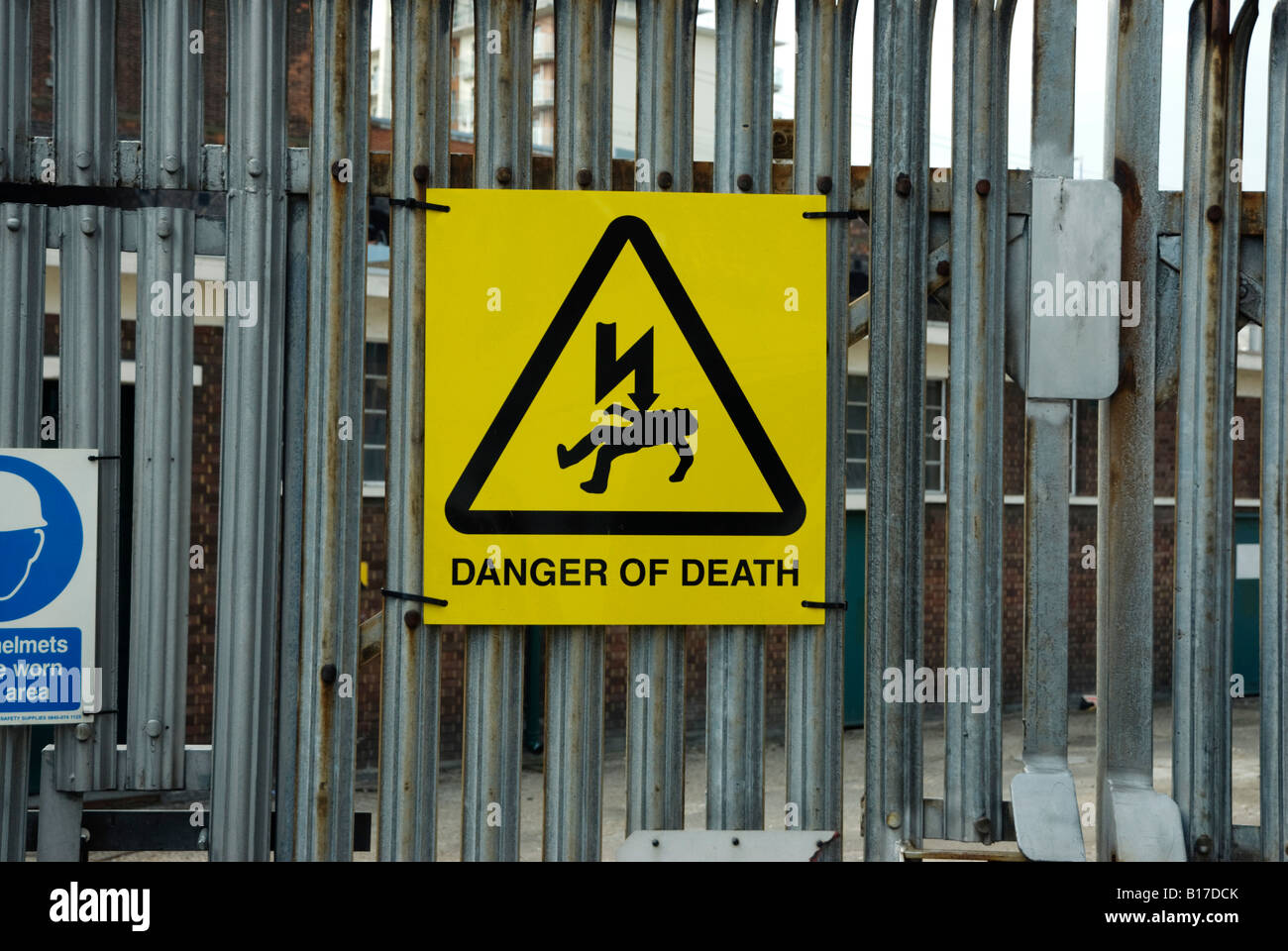 Danger of death sign on high security fence Stock Photo - Alamy