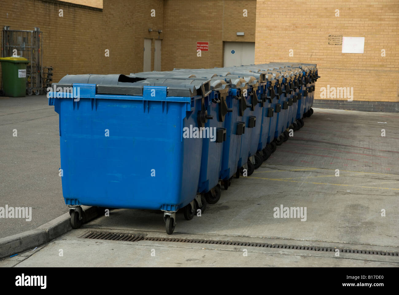 Line of rubbish bins at the back of a supermarket Stock Photo - Alamy