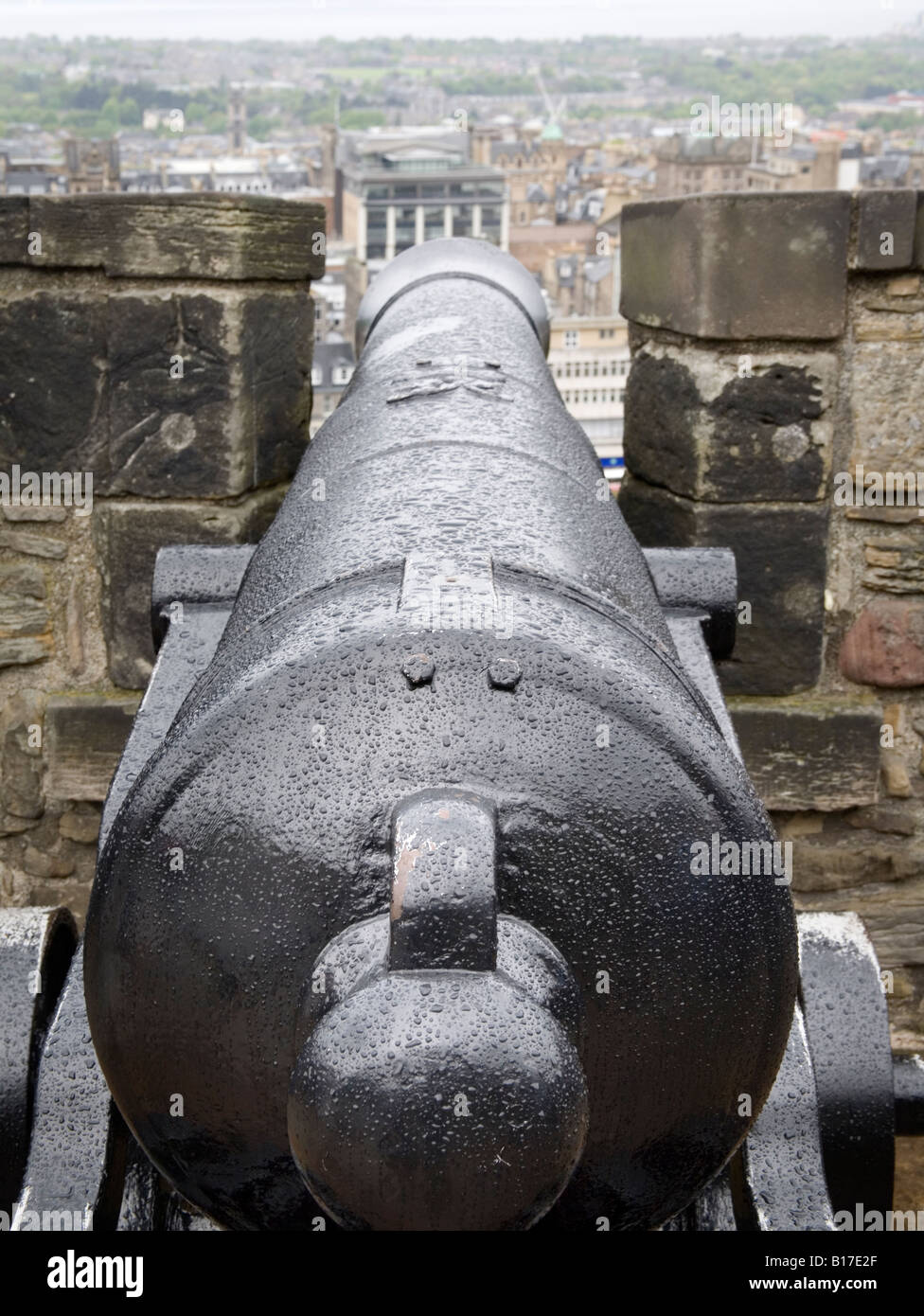 Edinburgh castle looking over the city of edinburgh scotland hi-res ...