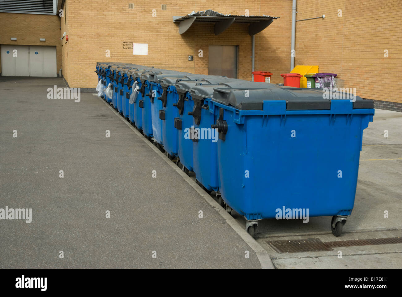 Line of rubbish bins at the back of a supermarket Stock Photo - Alamy