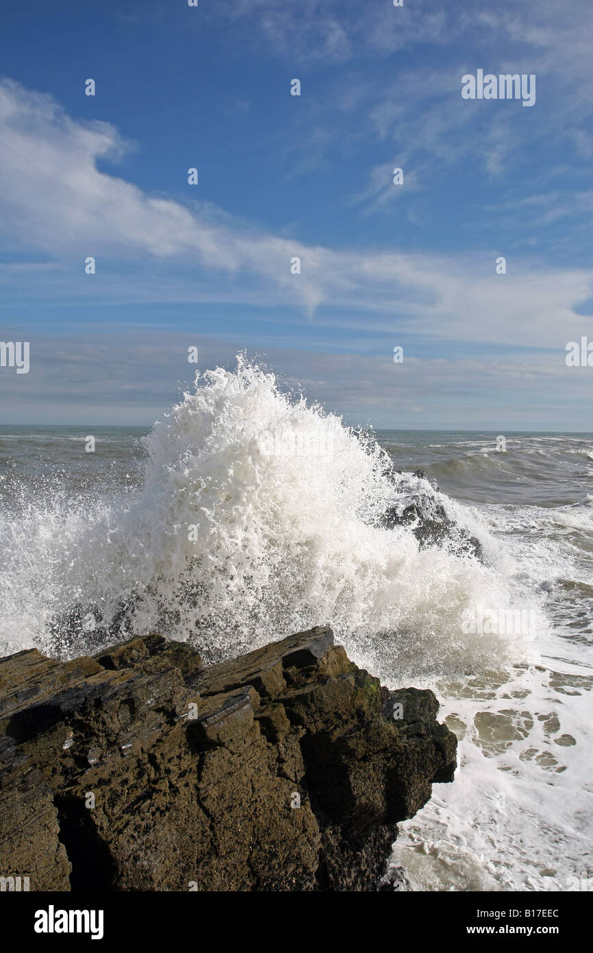 Waves breaking on rocks Stock Photo - Alamy