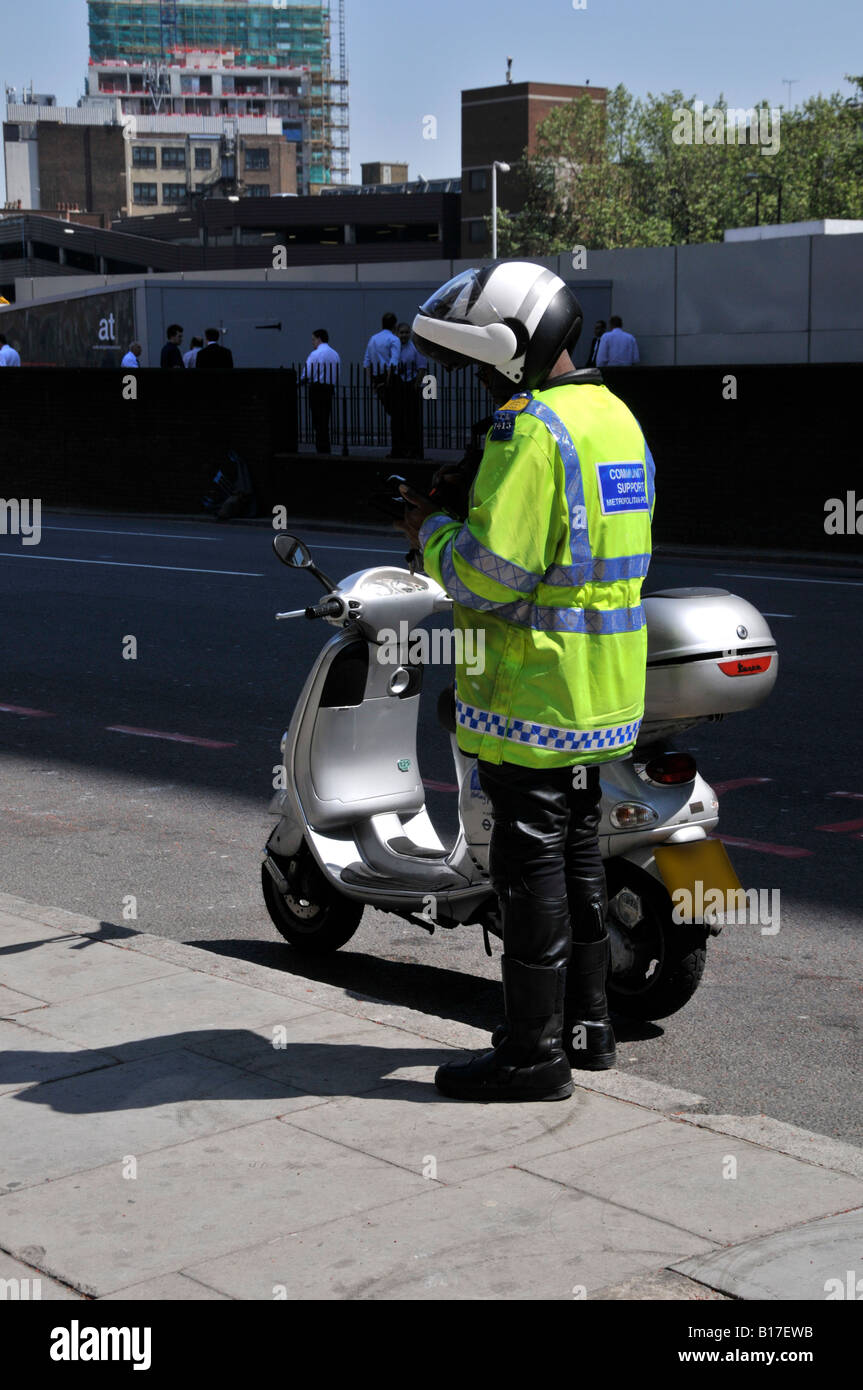 Metropolitan police general street hi-res stock photography and images ...