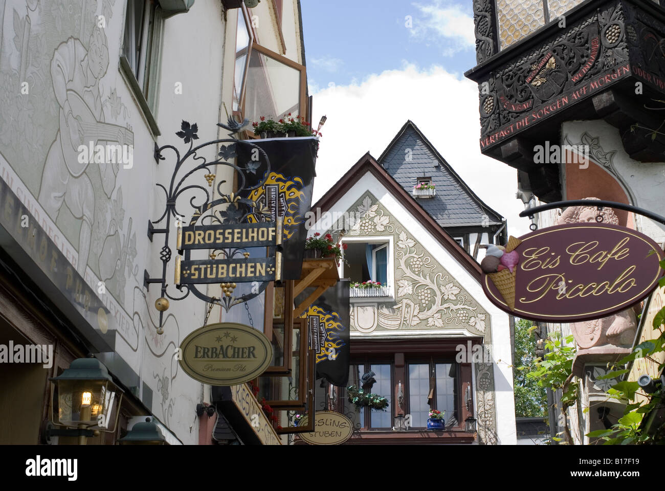 Rudesheim old town hi-res stock photography and images - Alamy