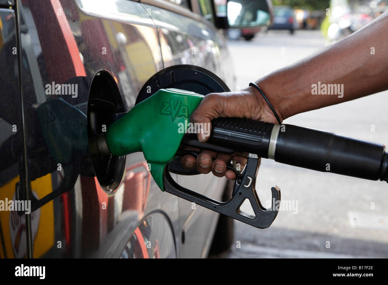 refuelling car petrol pump Stock Photo - Alamy