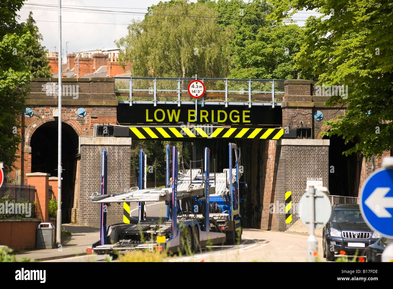 Warning sign low railway bridge hi-res stock photography and images - Alamy