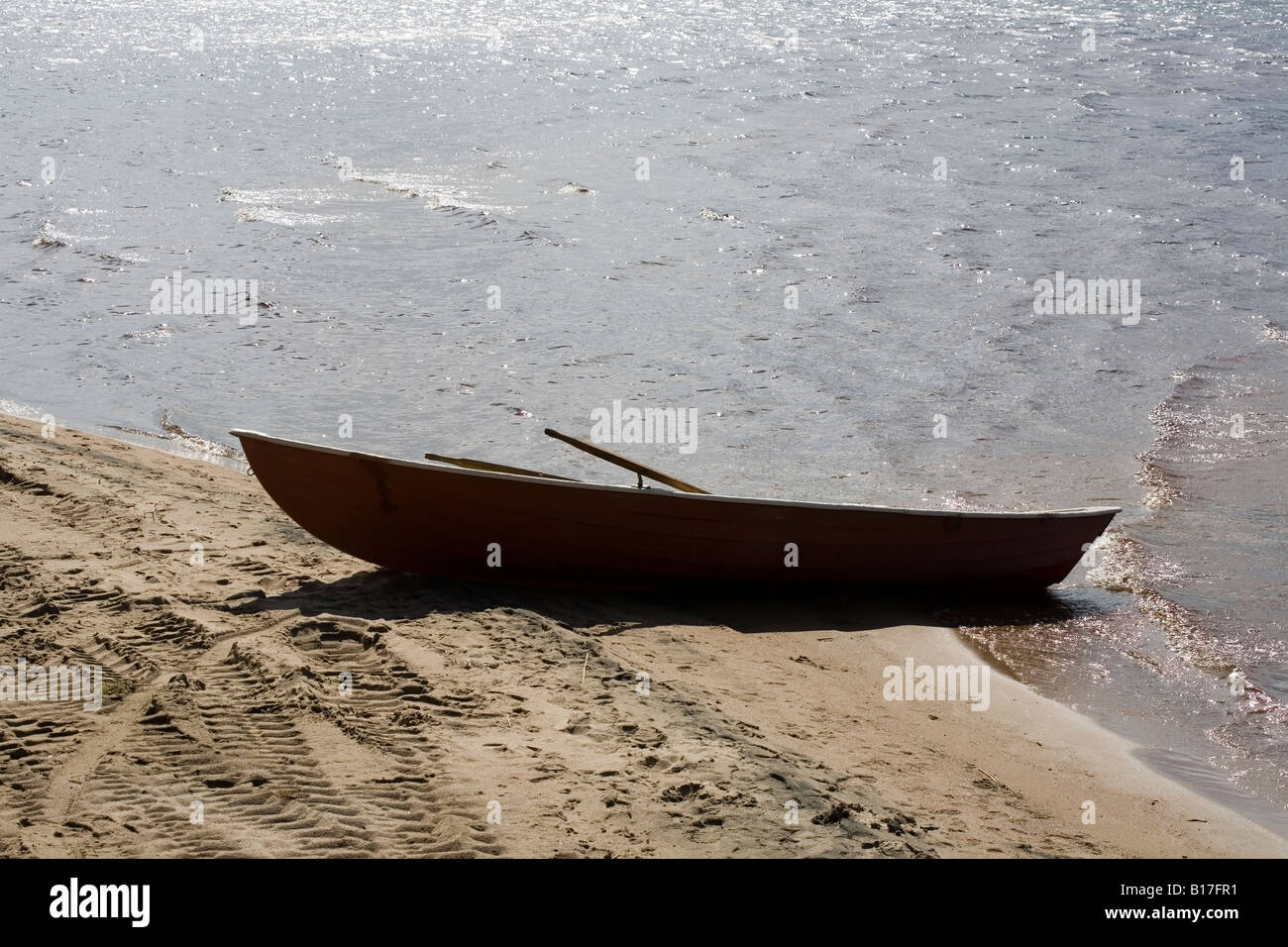 stranded row boat Stock Photo - Alamy