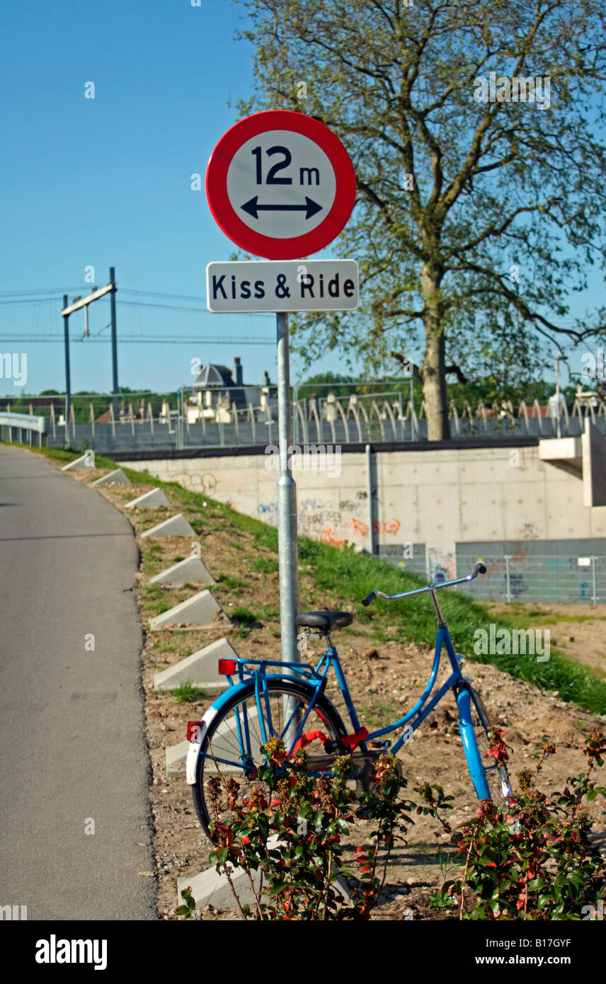 Kiss and ride sign hi-res stock photography and images - Alamy