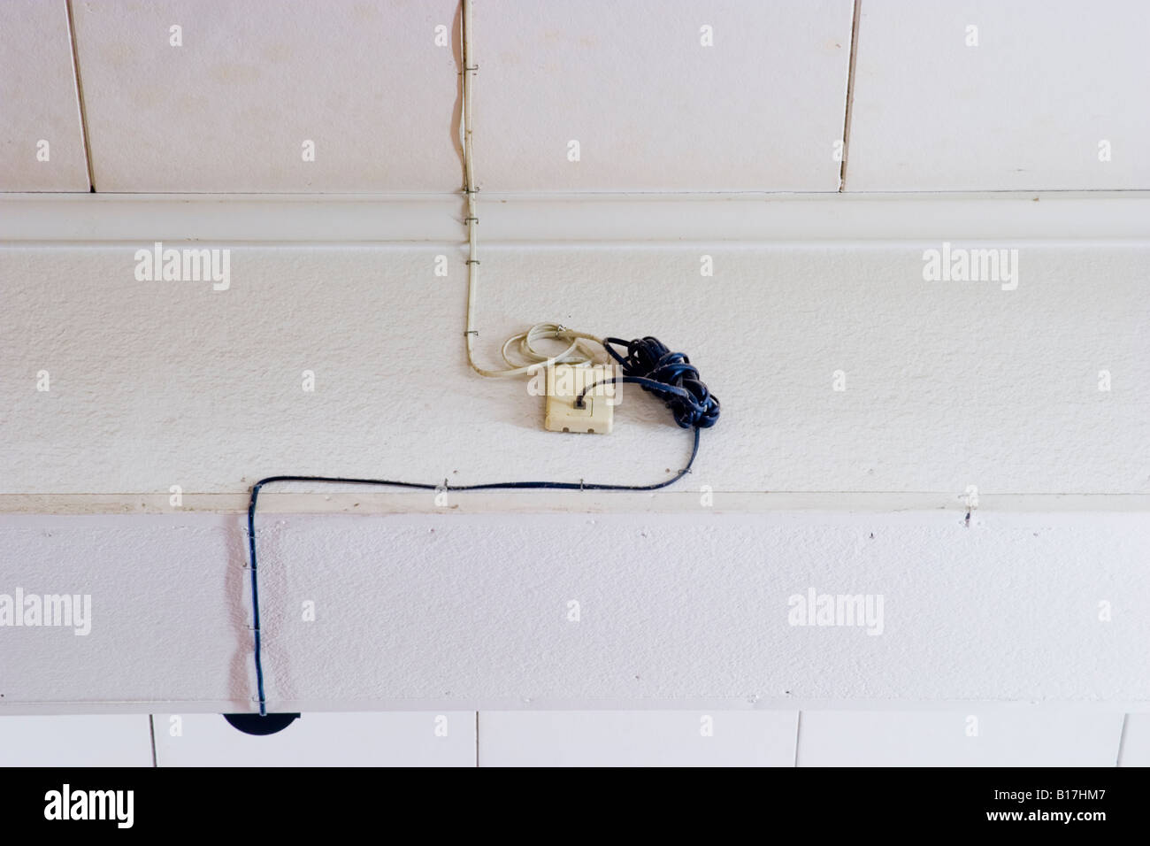 Join by a wire hi-res stock photography and images - Alamy