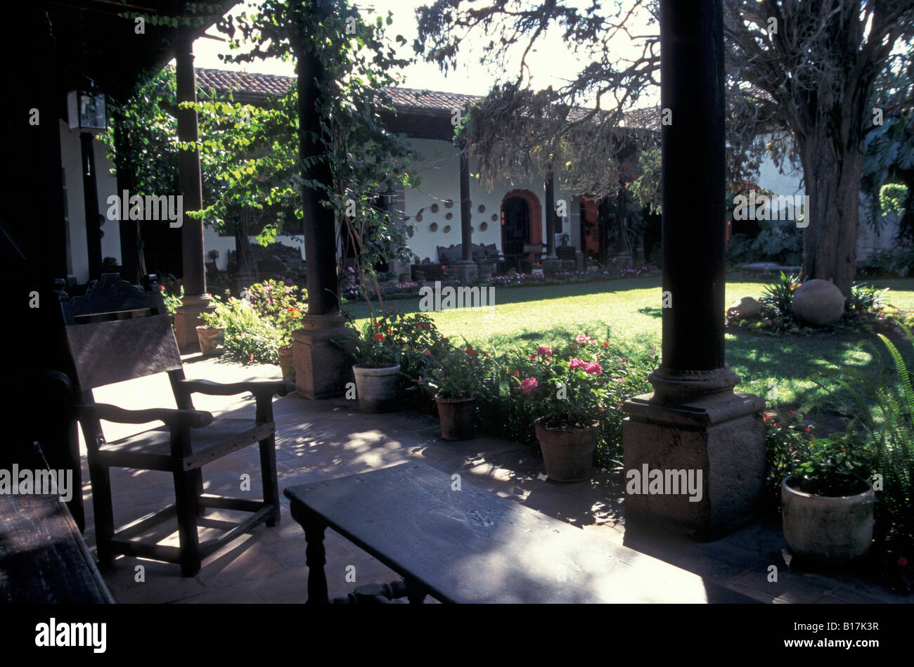 Interior courtyard of the Casa Popenoe museum, Antigua, Guatemala Stock ...
