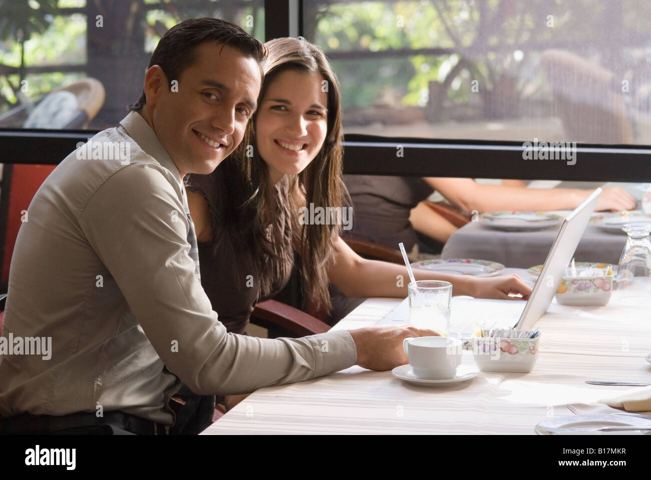 Back view woman eating table cafe hi-res stock photography and images ...