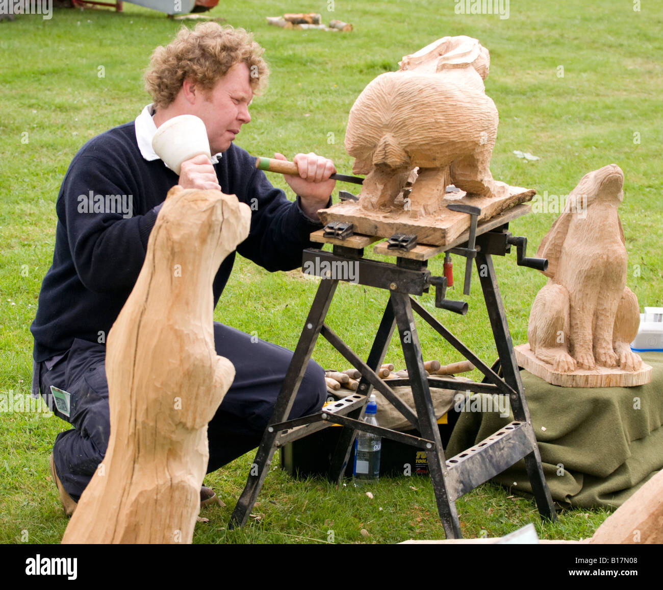 Wood carving hare hi-res stock photography and images - Alamy