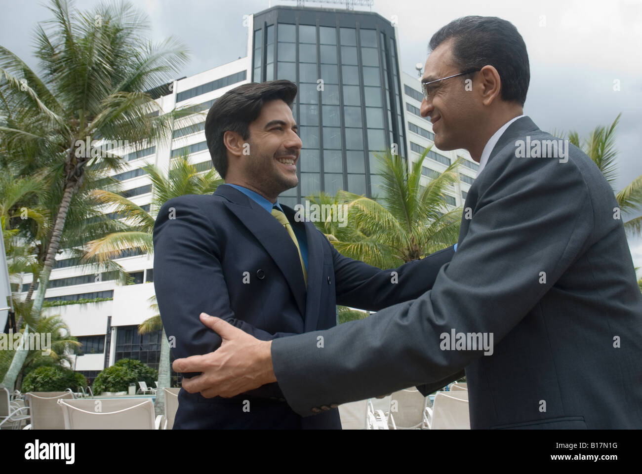 Hispanic businessmen shaking hands Stock Photo - Alamy