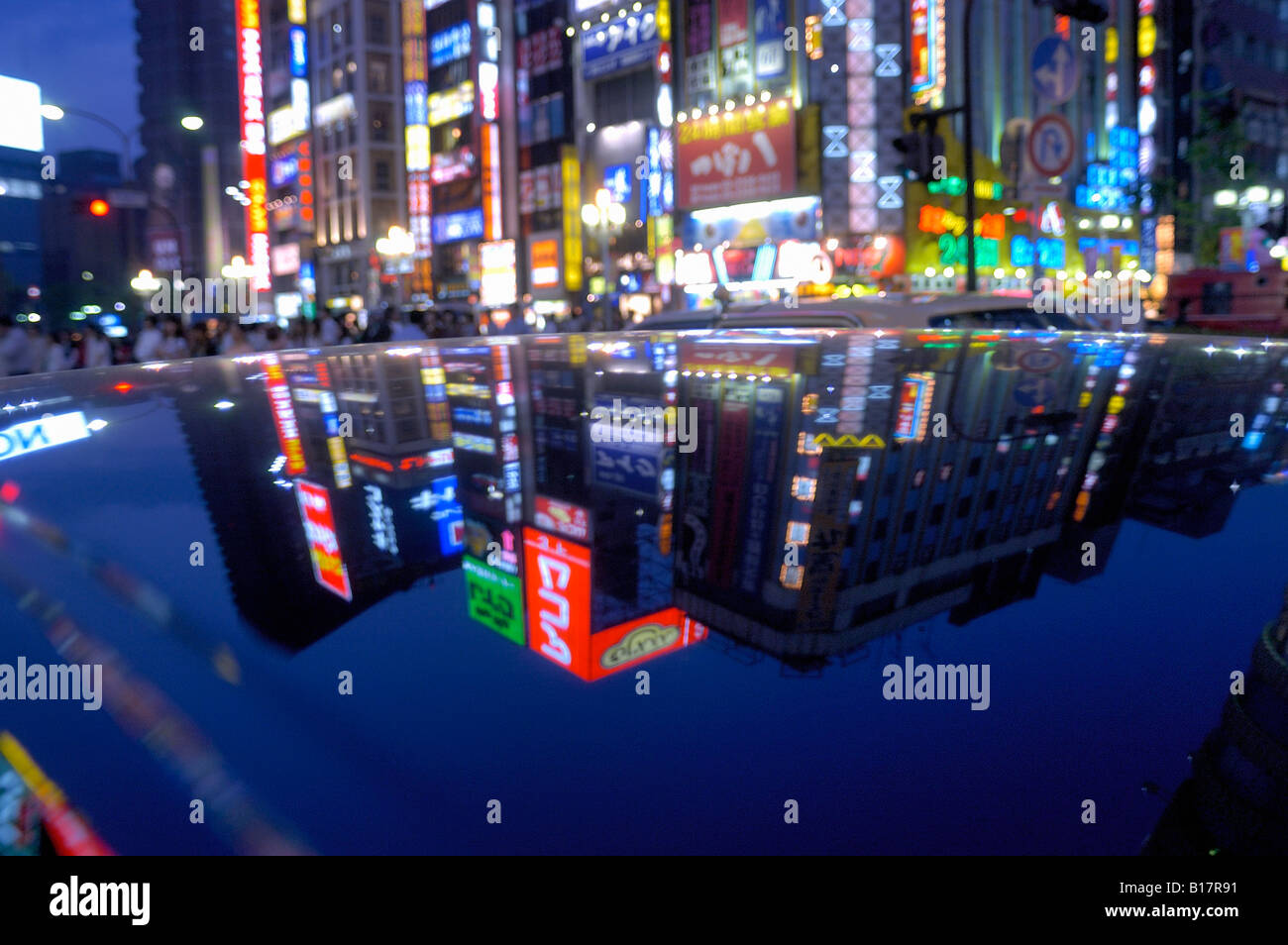 neon lights Shinjuku Tokyo Japan Stock Photo - Alamy