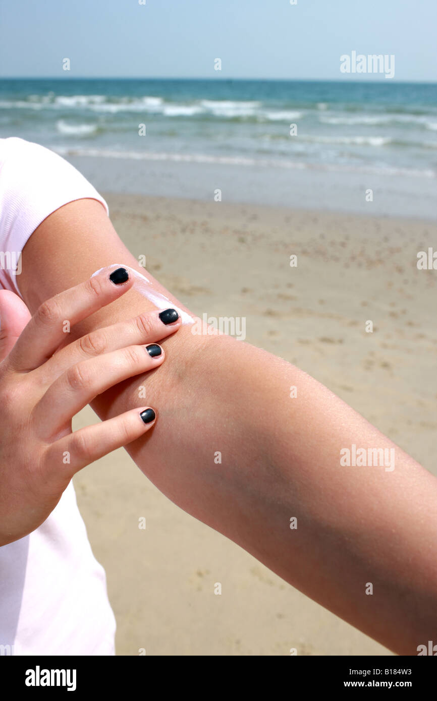 Teen Girl Sun Tan Lotion High Resolution Stock Photography and Images ...