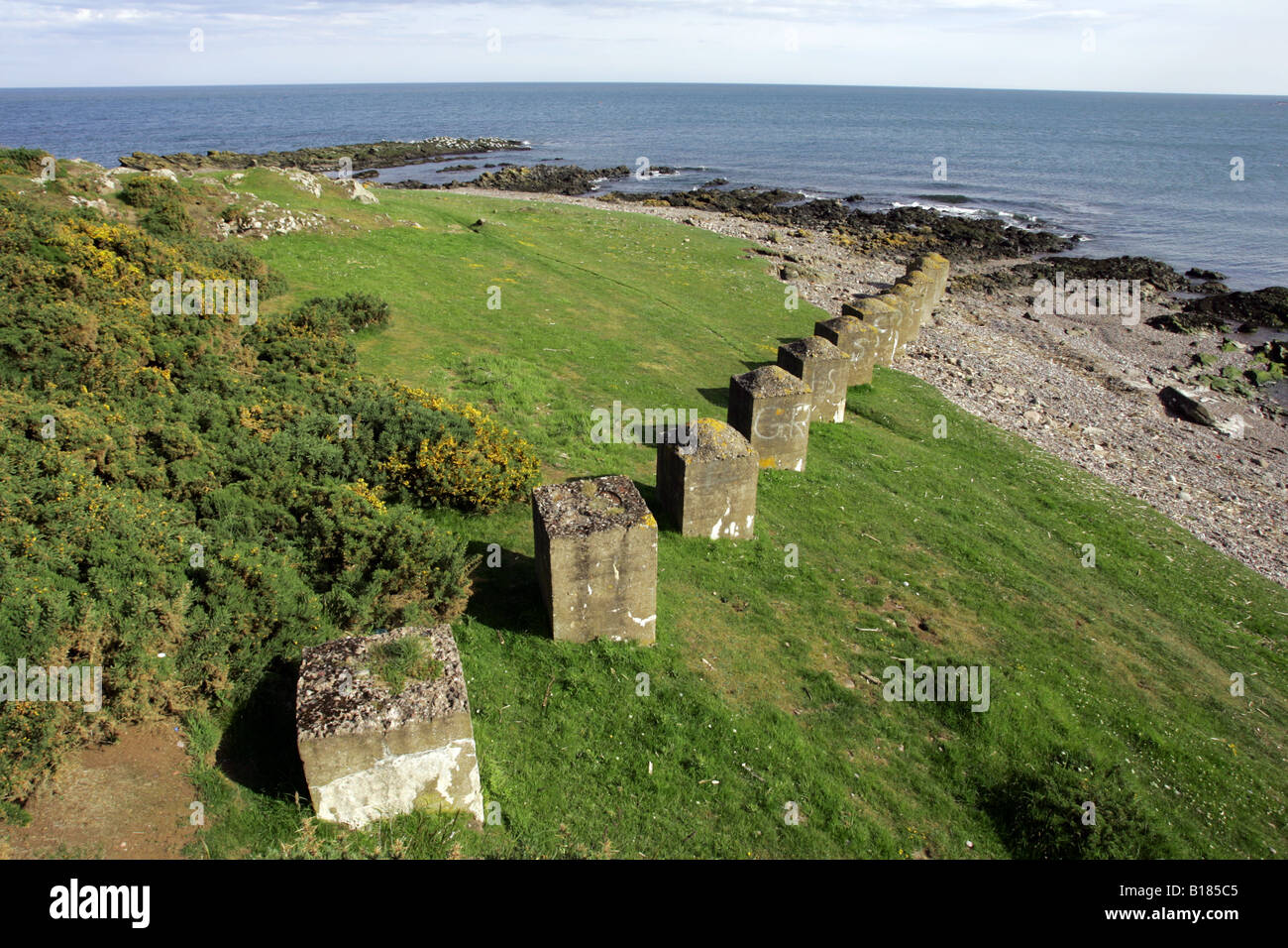 Concrete tank traps on beach hi-res stock photography and images - Alamy