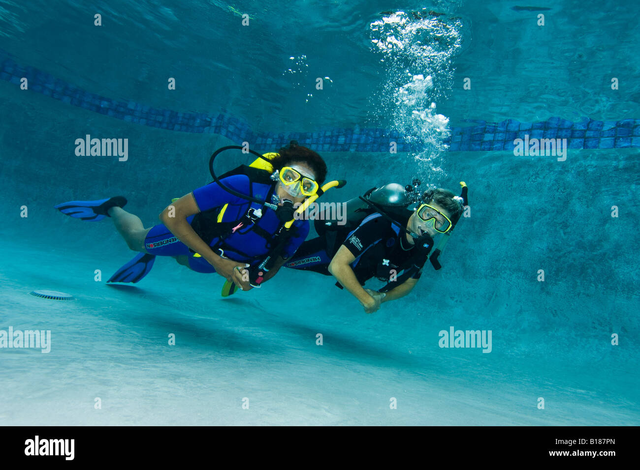 Scuba dive instructor and pool hi-res stock photography and images - Alamy