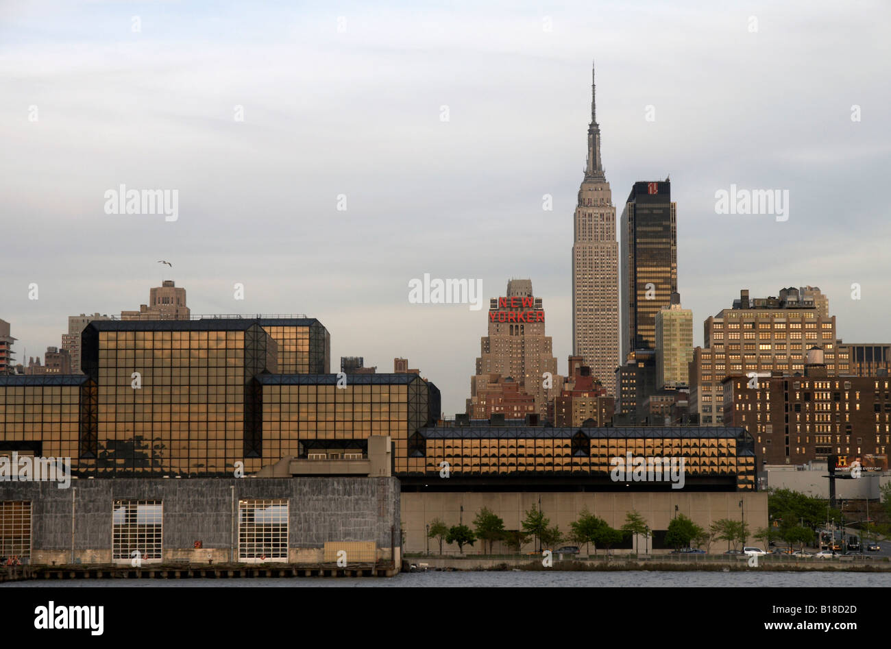 View of Midtown Manhattan from the Circle Line Tour on the Hudson River ...