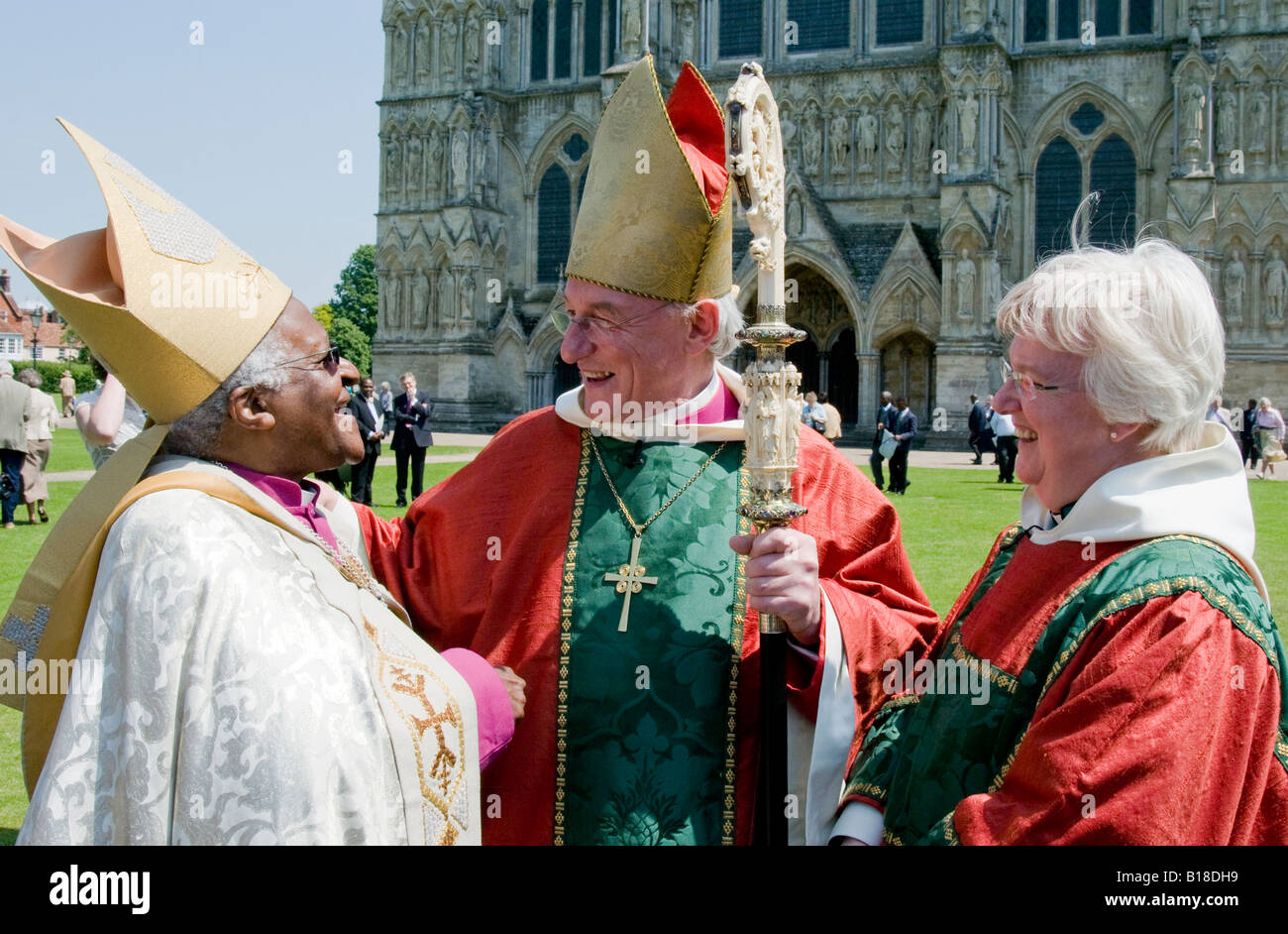 Archbishop Desmond Tutu and Right Reverand David Stancliffe Bishop of ...