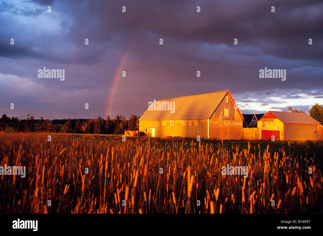 Rainbow over barn hi-res stock photography and images - Alamy