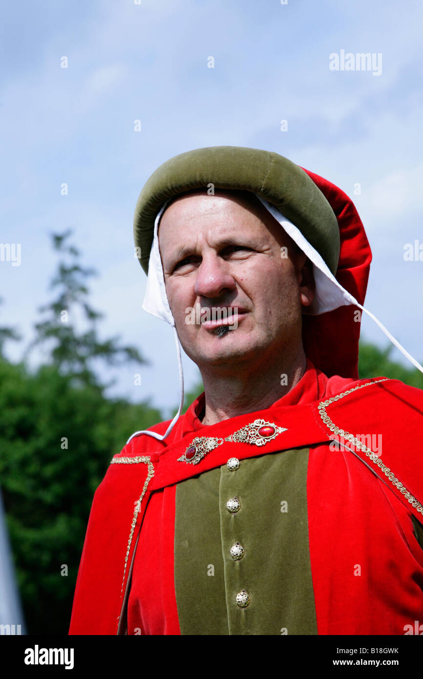 Mediaeval costume hi-res stock photography and images - Alamy