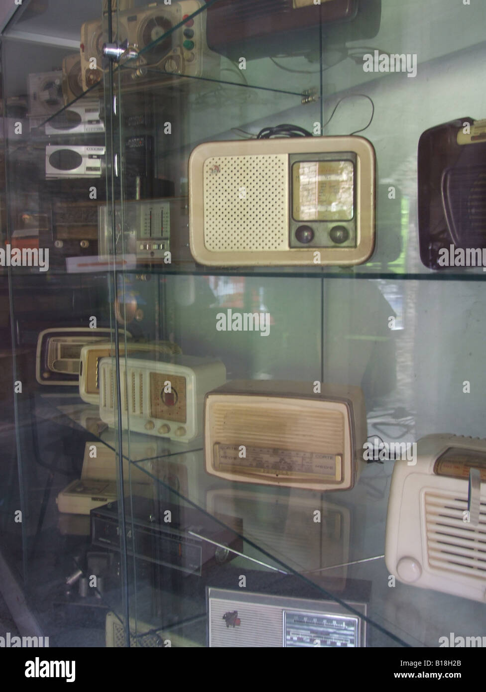 Shop window of an radio shop hi-res stock photography and images - Alamy