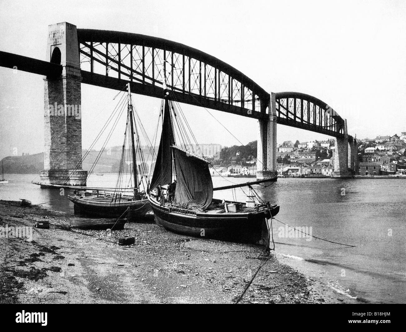 Royal albert bridge tamar train Black and White Stock Photos & Images ...