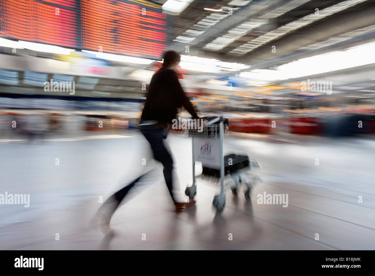 YOUNG MAN HURRYING AT THE AIRPORT Stock Photo - Alamy