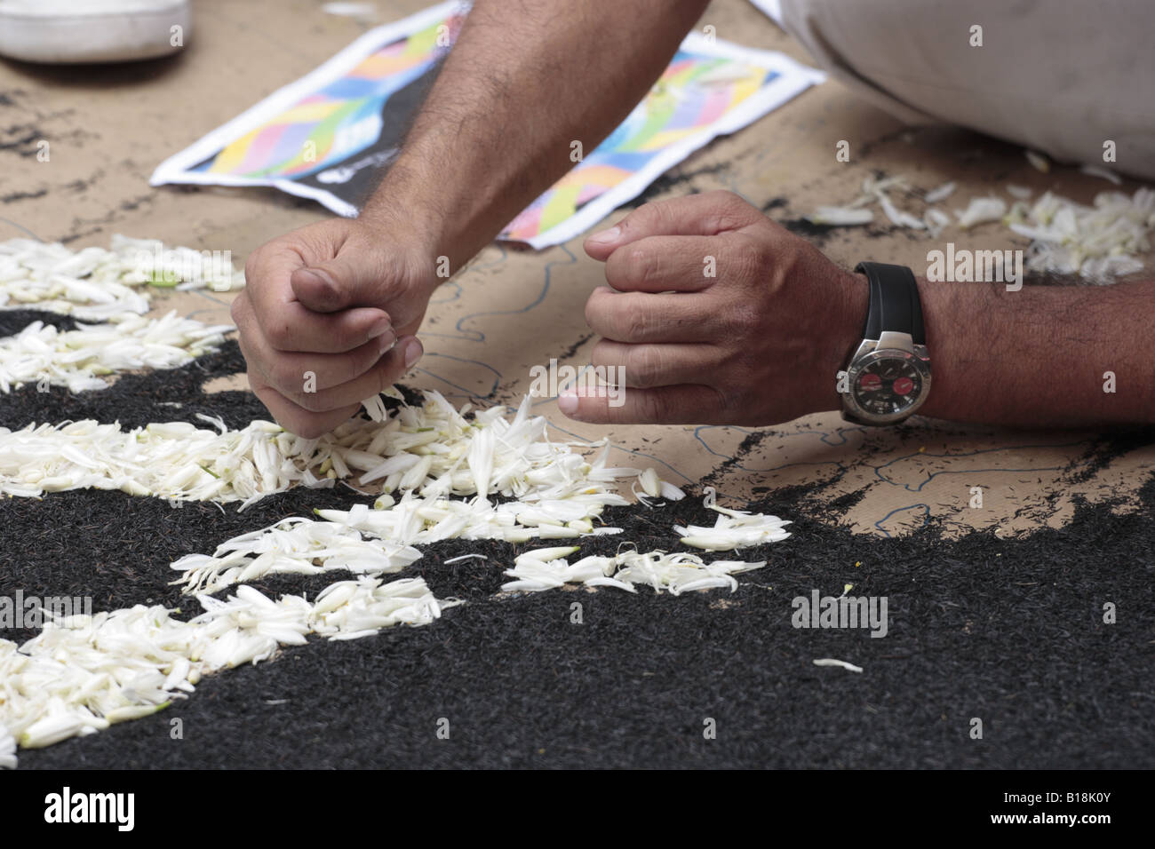 Hand making carpets hi-res stock photography and images - Alamy