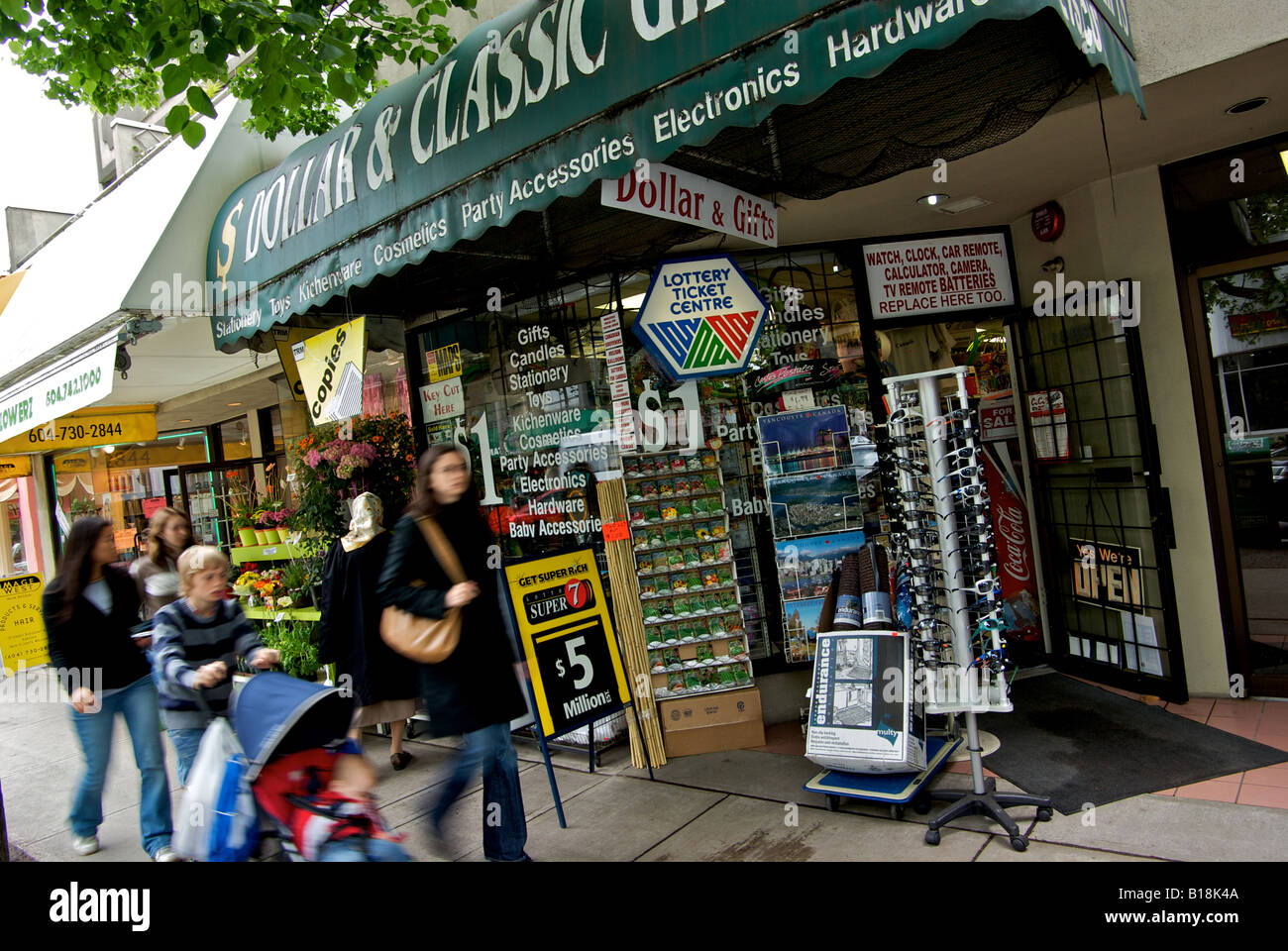 Variety dollar store front sidewalk display of goods and services Stock ...