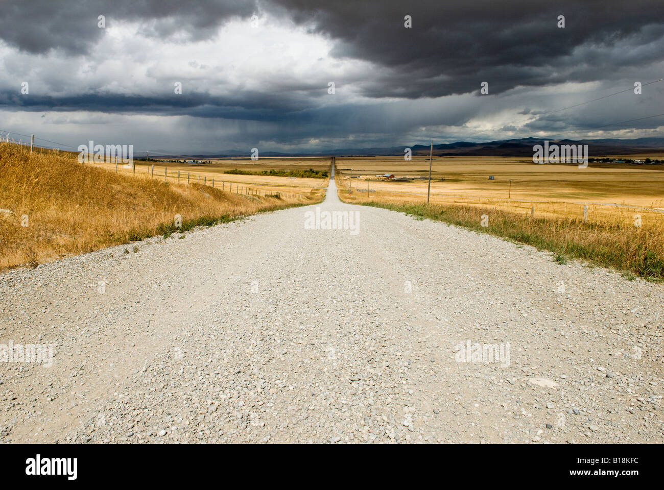 Country road in pincher creek hi-res stock photography and images - Alamy