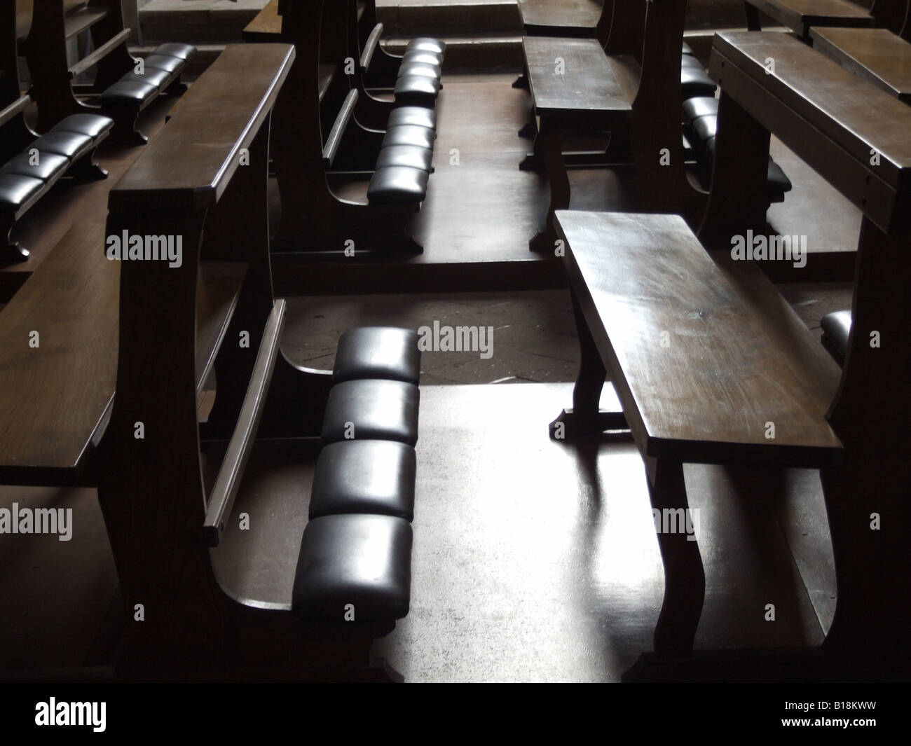 empty prayer benches in church Stock Photo - Alamy