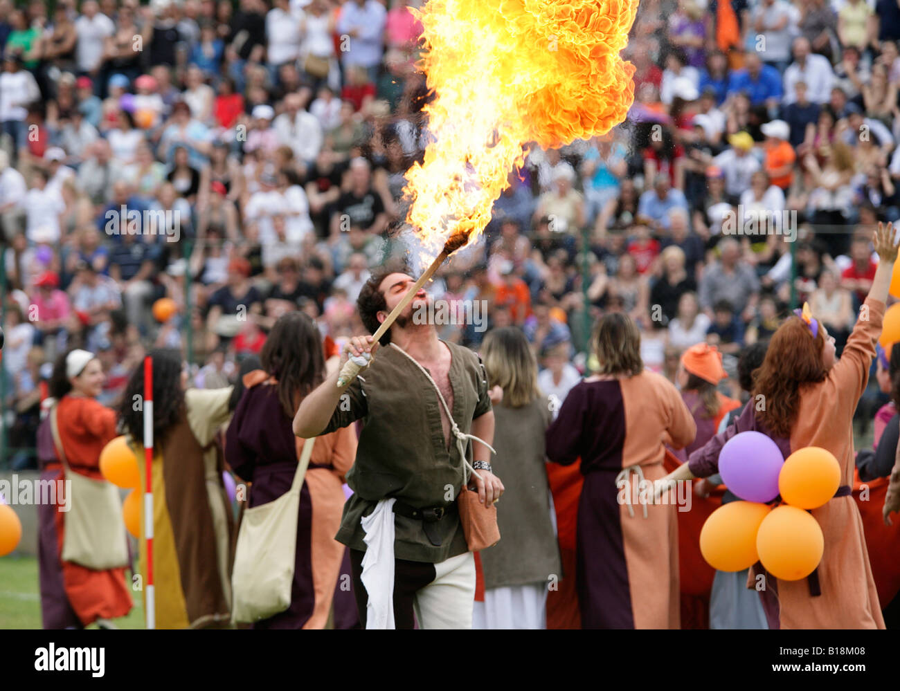 fire eater spitting fire Stock Photo - Alamy